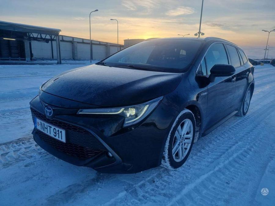 Black Toyota Corolla 2022 in Kaunas, with an engine capacity of 1.80 L and mileage of 63 thousand km for 16700 €, photo 1 on AUTOMOTO.COM.LV