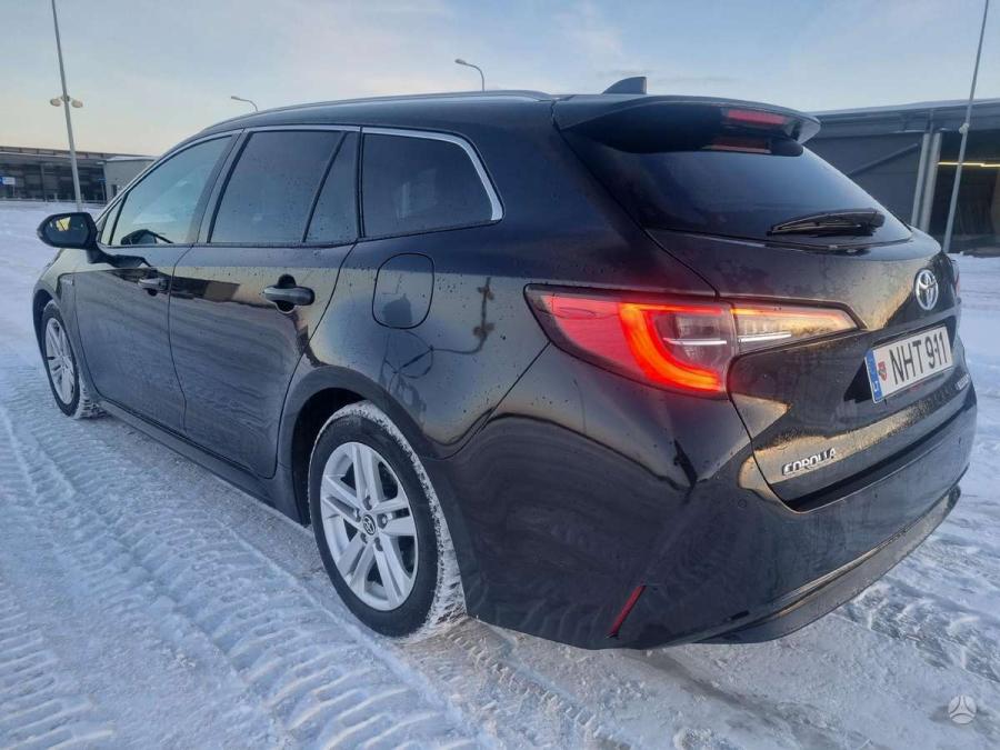 Black Toyota Corolla 2022 in Kaunas, with an engine capacity of 1.80 L and mileage of 63 thousand km for 16700 €, photo 9 on AUTOMOTO.COM.LV
