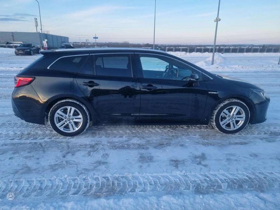 Black Toyota Corolla 2022 in Kaunas, with an engine capacity of 1.80 L and mileage of 63 thousand km for 16700 €, photo 11 on AUTOMOTO.COM.LV