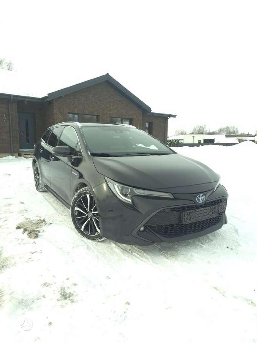 Black Toyota Corolla 2022 in Siauliai, with an engine capacity of 1.80 L and mileage of 160 thousand km for 14700 €, photo 1 on AUTOMOTO.COM.LV