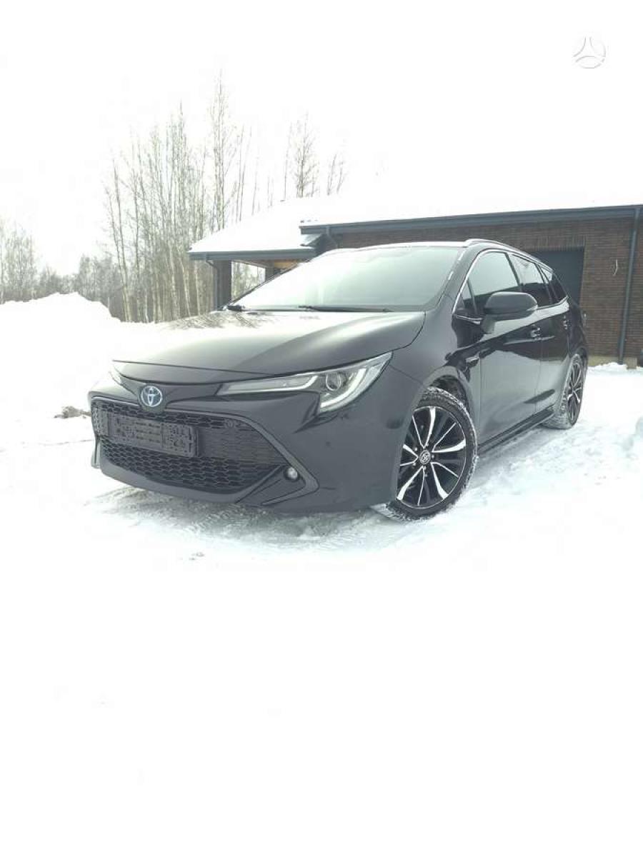 Black Toyota Corolla 2022 in Siauliai, with an engine capacity of 1.80 L and mileage of 160 thousand km for 14700 €, photo 2 on AUTOMOTO.COM.LV