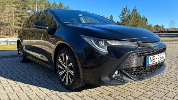 Black Toyota Corolla 2022 in Valka, with an engine capacity of 2.00 L and mileage of 128 thousand km for 18700 €, photo 2 on AUTOMOTO.COM.LV