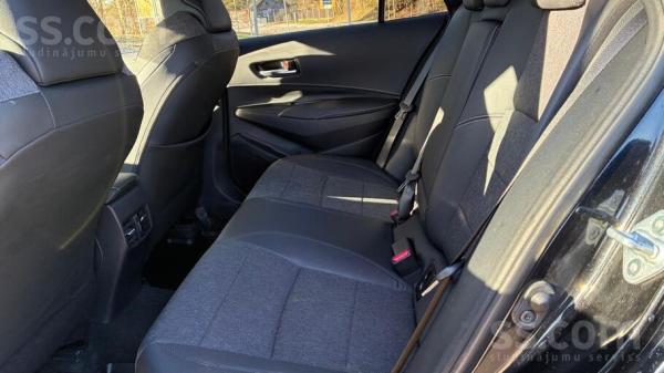 Black Toyota Corolla 2022 in Valka, with an engine capacity of 2.00 L and mileage of 128 thousand km for 18700 €, photo 8 on AUTOMOTO.COM.LV