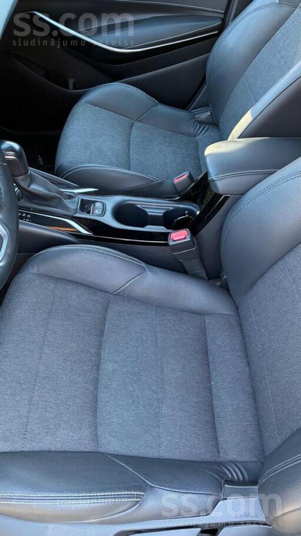 Black Toyota Corolla 2022 in Valka, with an engine capacity of 2.00 L and mileage of 128 thousand km for 18700 €, photo 10 on AUTOMOTO.COM.LV