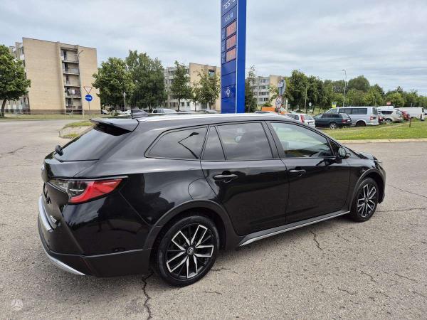 Black Toyota Corolla 2022 in Panevezys, with an engine capacity of 1.80 L and mileage of 413 thousand km for 12600 €, photo 5 on AUTOMOTO.COM.LV