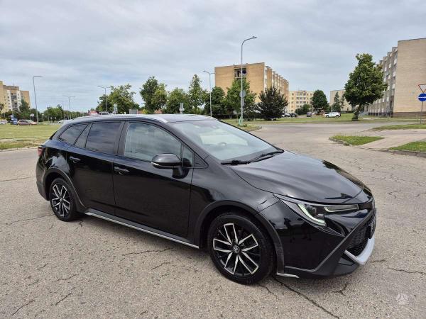 Black Toyota Corolla 2022 in Panevezys, with an engine capacity of 1.80 L and mileage of 413 thousand km for 12600 €, photo 6 on AUTOMOTO.COM.LV
