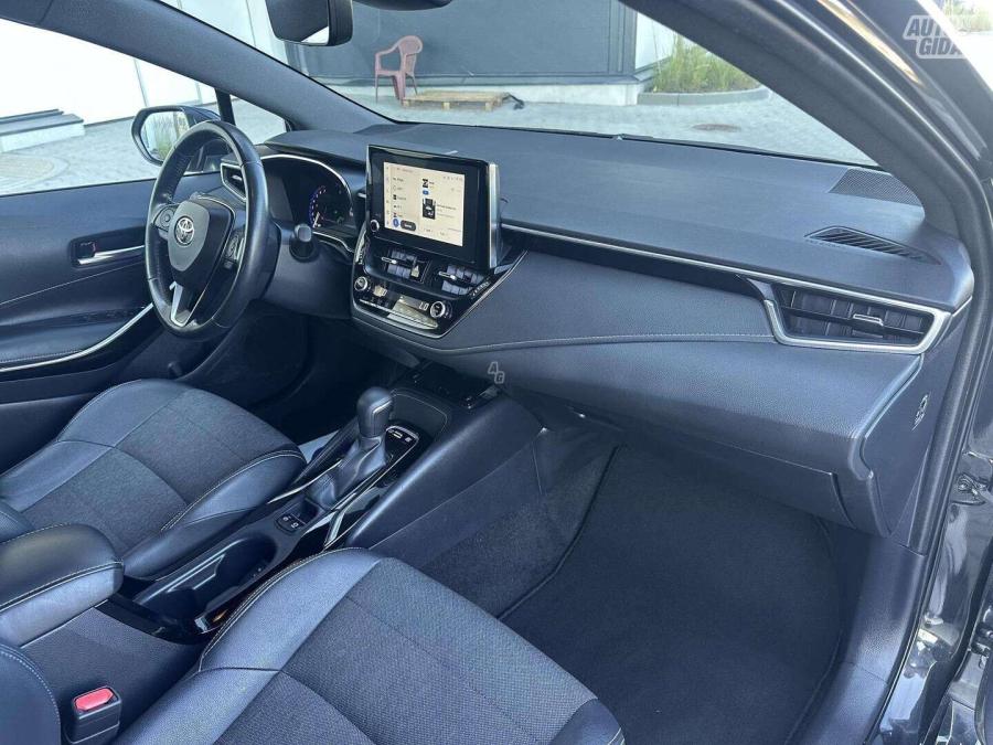 Black Toyota Corolla 2022 in Vilnius, with an engine capacity of 1.80 L and mileage of 156 thousand km for 19950 €, photo 17 on AUTOMOTO.COM.LV