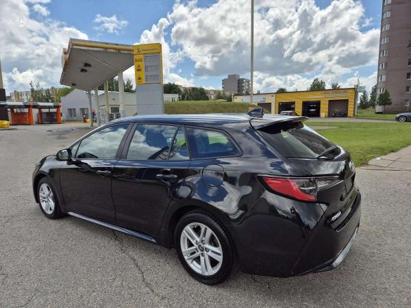 Black Toyota Corolla 2022 in Panevezys, with an engine capacity of 1.80 L and mileage of 391 thousand km for 12100 €, photo 3 on AUTOMOTO.COM.LV