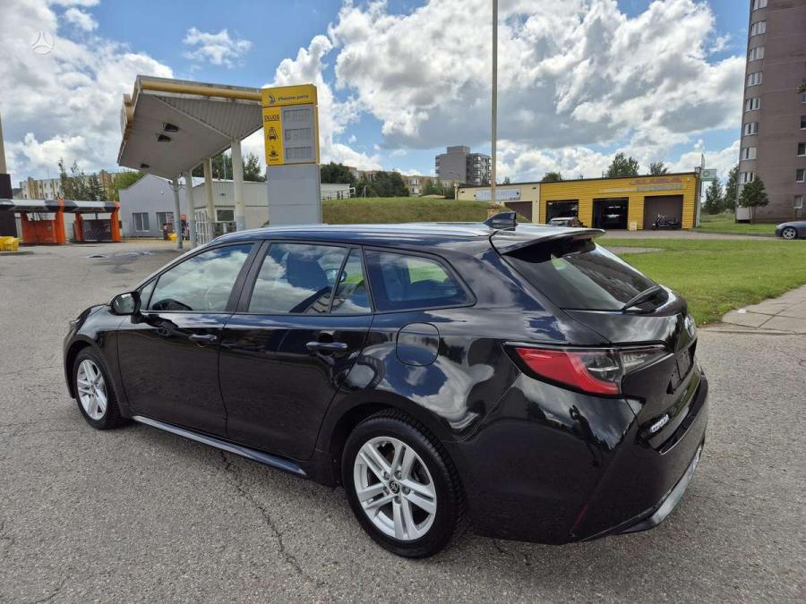 Melns Toyota Corolla 2022 Panevēža, ar dzinēja tilpumu 1.80 L un nobraukumu 391 tūkst. km par 12100 €, foto 4 vietnē AUTOMOTO.COM.LV