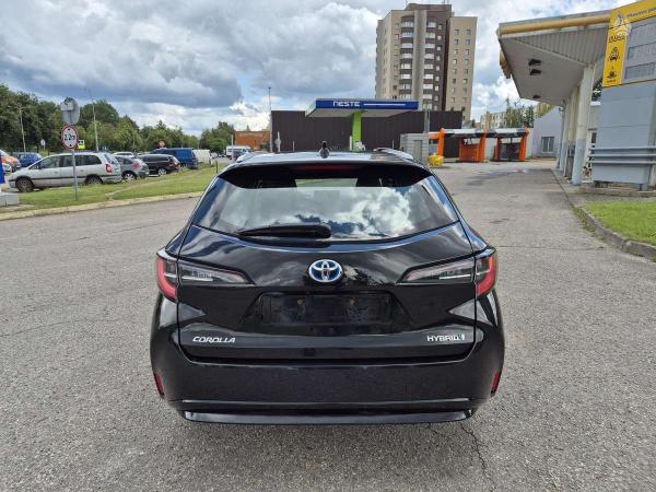 Black Toyota Corolla 2022 in Panevezys, with an engine capacity of 1.80 L and mileage of 391 thousand km for 12100 €, photo 4 on AUTOMOTO.COM.LV