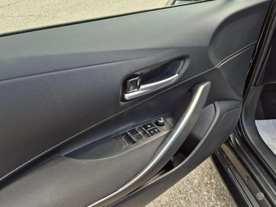 Melns Toyota Corolla 2022 Panevēža, ar dzinēja tilpumu 1.80 L un nobraukumu 391 tūkst. km par 12100 €, foto 21 vietnē AUTOMOTO.COM.LV