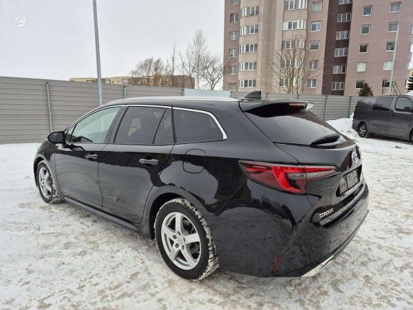 Melns Toyota Corolla 2023 Panevēža, ar dzinēja tilpumu 1.80 L un nobraukumu 272 tūkst. km par 14800 €, foto 3 vietnē AUTOMOTO.COM.LV