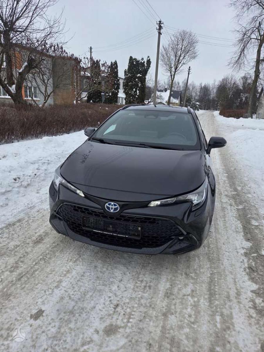 Black Toyota Corolla 2023 in Panevezys, with an engine capacity of 1.80 L and mileage of 132 thousand km for 18200 €, photo 2 on AUTOMOTO.COM.LV