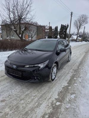 Black Toyota Corolla 2023 in Panevezys, with an engine capacity of 1.80 L and mileage of 132 thousand km for 18200 €, photo 3 on AUTOMOTO.COM.LV