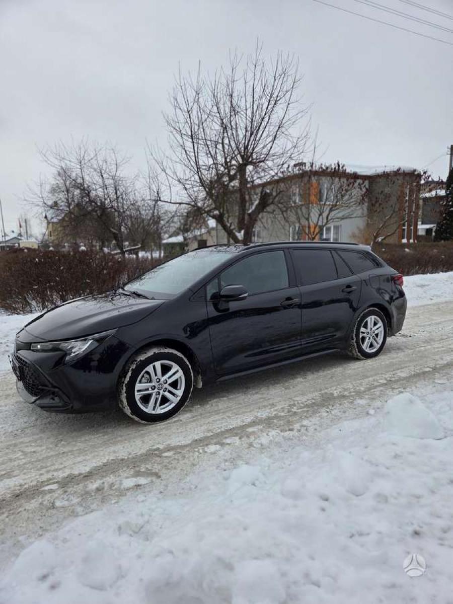 Black Toyota Corolla 2023 in Panevezys, with an engine capacity of 1.80 L and mileage of 132 thousand km for 18200 €, photo 4 on AUTOMOTO.COM.LV
