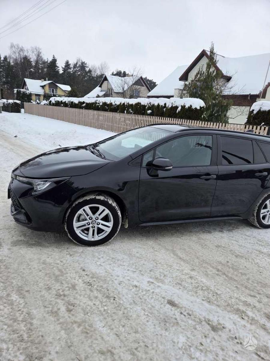 Black Toyota Corolla 2023 in Panevezys, with an engine capacity of 1.80 L and mileage of 132 thousand km for 18200 €, photo 6 on AUTOMOTO.COM.LV