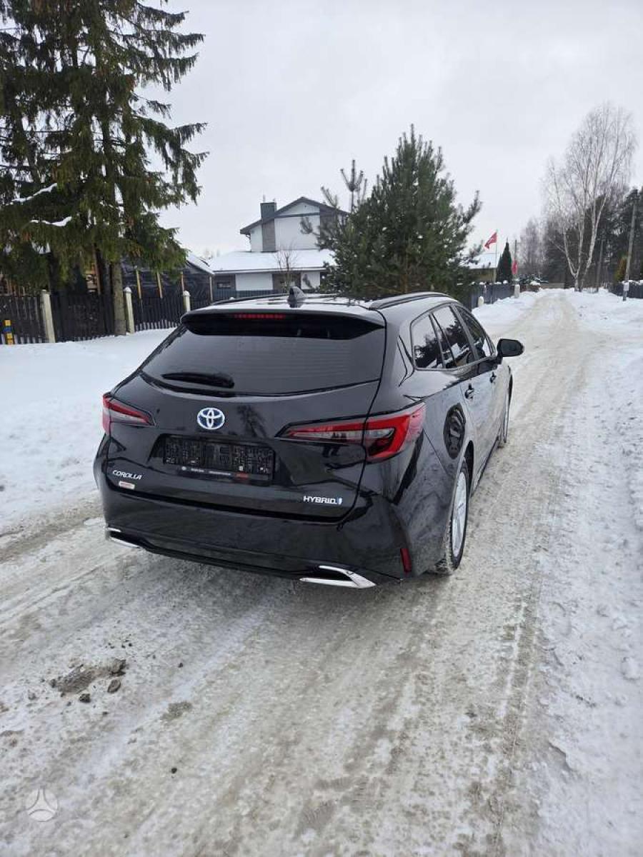 Black Toyota Corolla 2023 in Panevezys, with an engine capacity of 1.80 L and mileage of 132 thousand km for 18200 €, photo 12 on AUTOMOTO.COM.LV