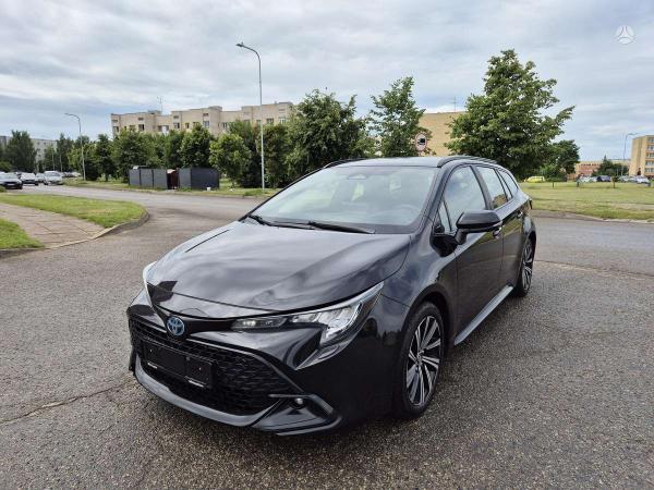 Black Toyota Corolla 2023 in Panevezys, with an engine capacity of 1.80 L and mileage of 325 thousand km for 13800 €, photo 1 on AUTOMOTO.COM.LV