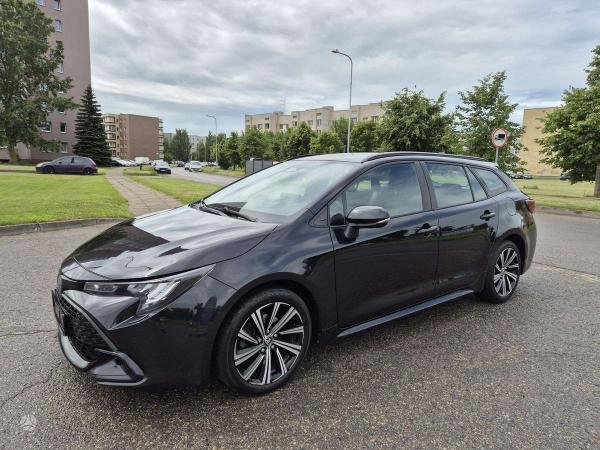 Black Toyota Corolla 2023 in Panevezys, with an engine capacity of 1.80 L and mileage of 325 thousand km for 13800 €, photo 2 on AUTOMOTO.COM.LV