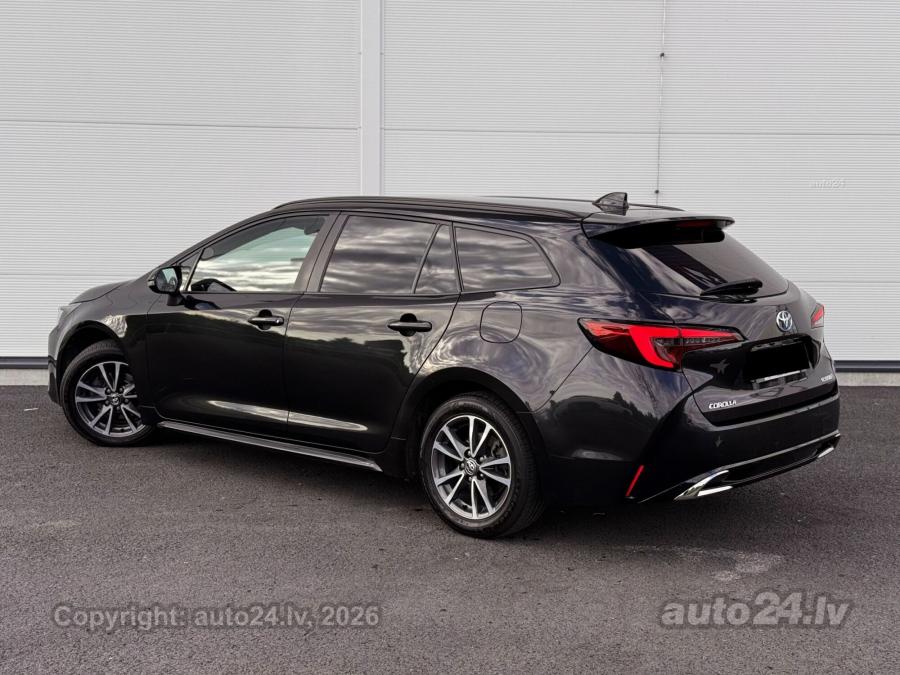 Black Toyota Corolla 2023 in Tallinn, with an engine capacity of 1.80 L and mileage of 101 thousand km for 18490 €, photo 7 on AUTOMOTO.COM.LV