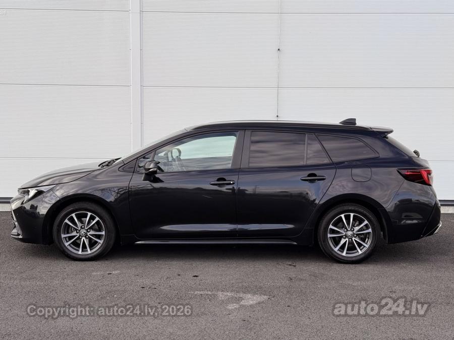 Black Toyota Corolla 2023 in Tallinn, with an engine capacity of 1.80 L and mileage of 101 thousand km for 18490 €, photo 8 on AUTOMOTO.COM.LV