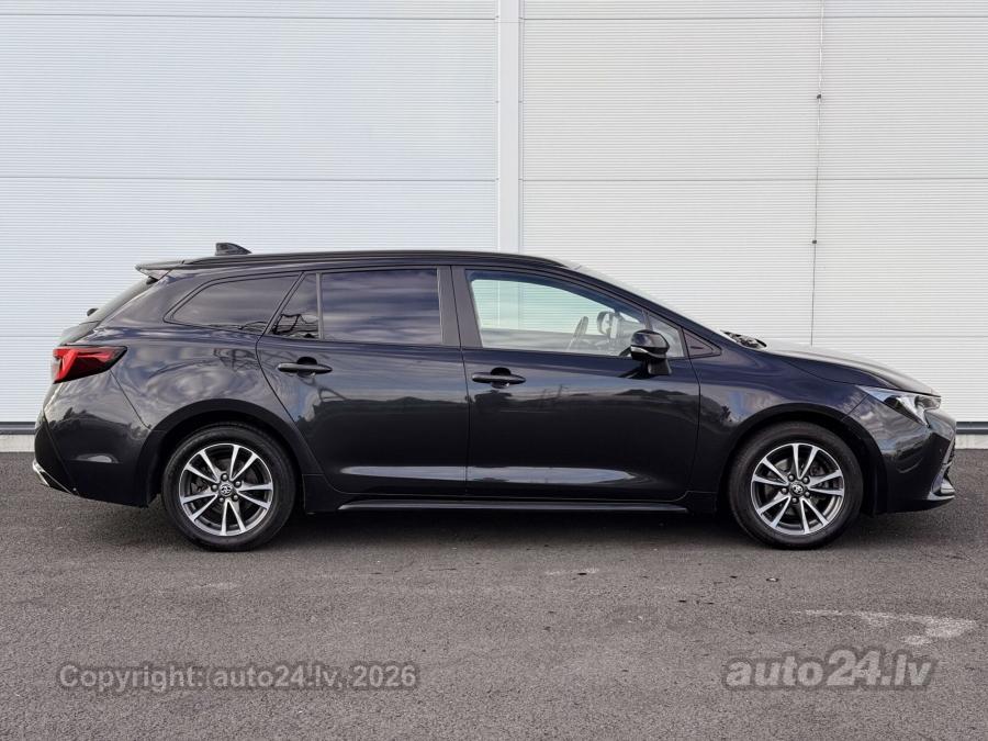 Black Toyota Corolla 2023 in Tallinn, with an engine capacity of 1.80 L and mileage of 101 thousand km for 18490 €, photo 9 on AUTOMOTO.COM.LV