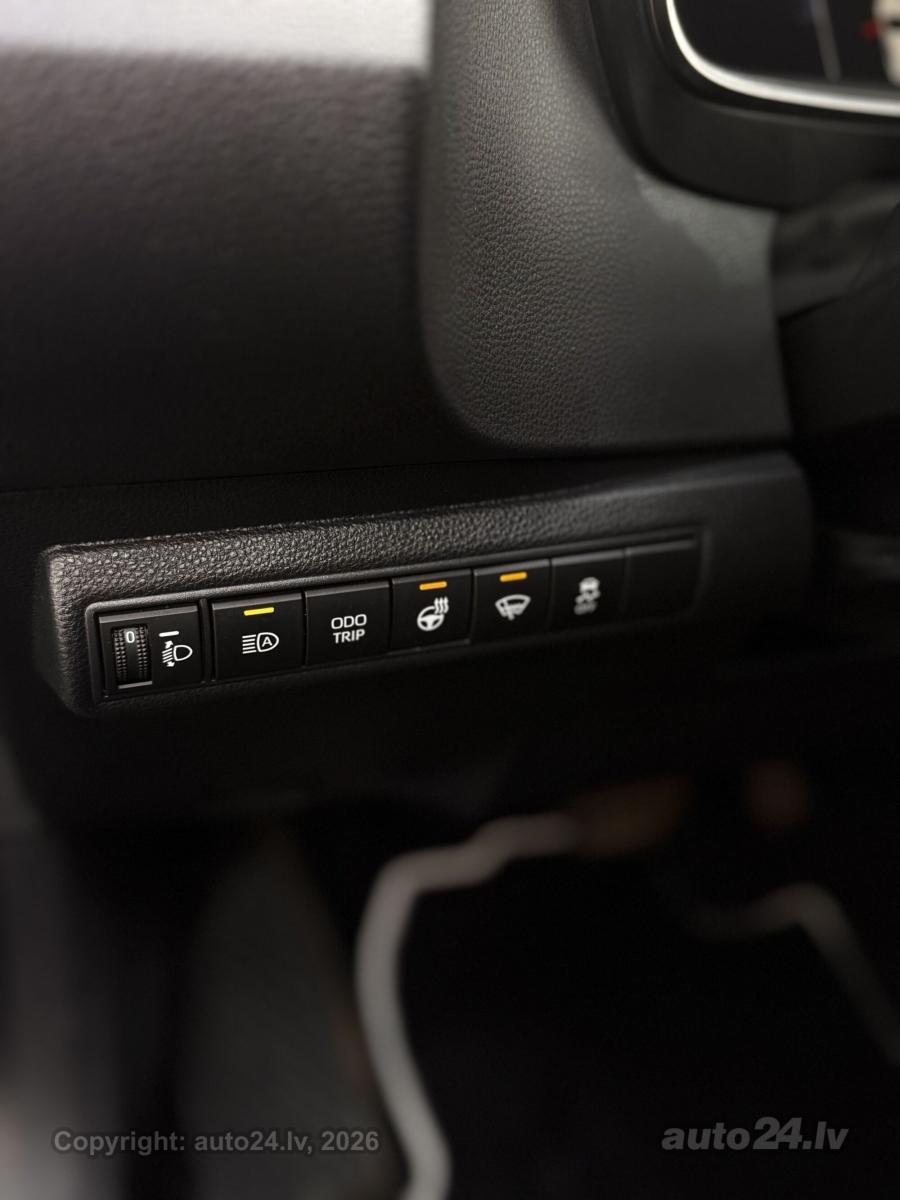 Black Toyota Corolla 2023 in Tallinn, with an engine capacity of 1.80 L and mileage of 101 thousand km for 18490 €, photo 19 on AUTOMOTO.COM.LV