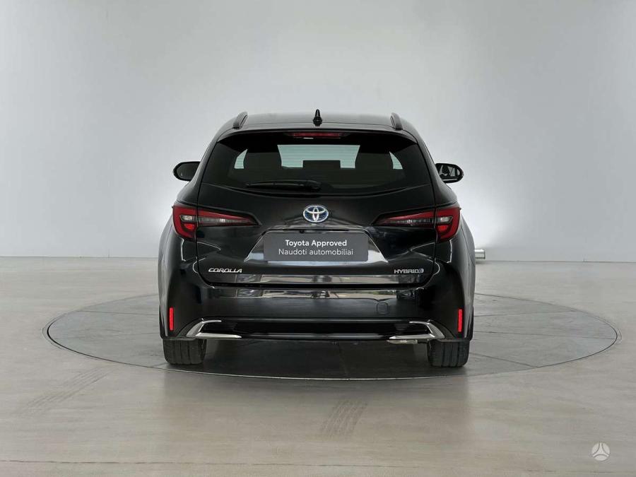 Black Toyota Corolla 2023 in Vilnius, with an engine capacity of 1.80 L and mileage of 72 thousand km for 21900 €, photo 5 on AUTOMOTO.COM.LV
