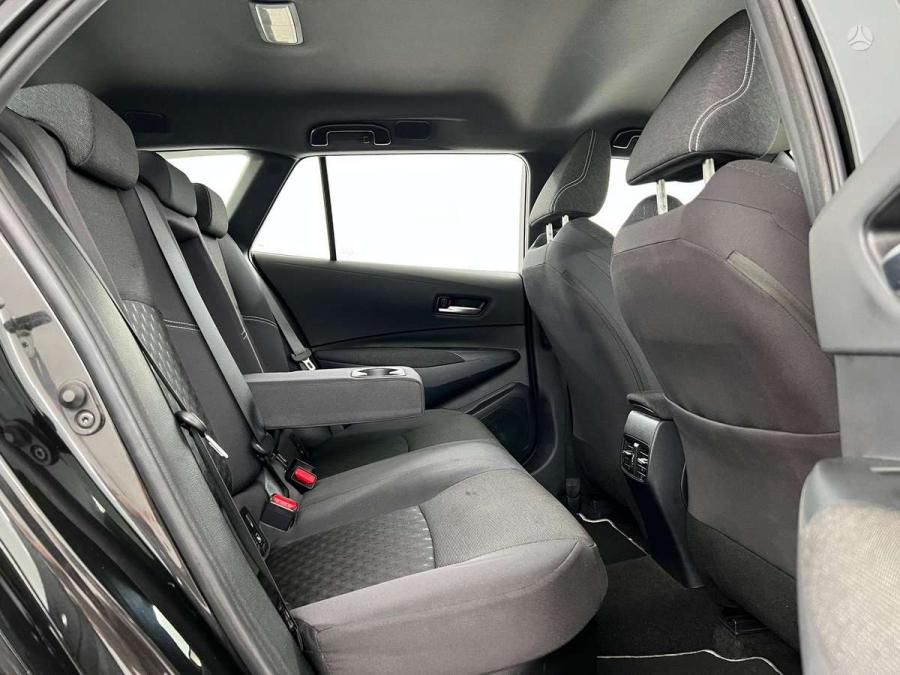 Black Toyota Corolla 2023 in Vilnius, with an engine capacity of 1.80 L and mileage of 72 thousand km for 21900 €, photo 8 on AUTOMOTO.COM.LV