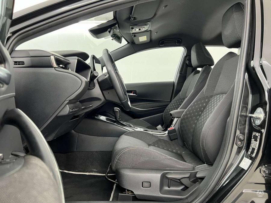 Black Toyota Corolla 2023 in Vilnius, with an engine capacity of 1.80 L and mileage of 72 thousand km for 21900 €, photo 12 on AUTOMOTO.COM.LV