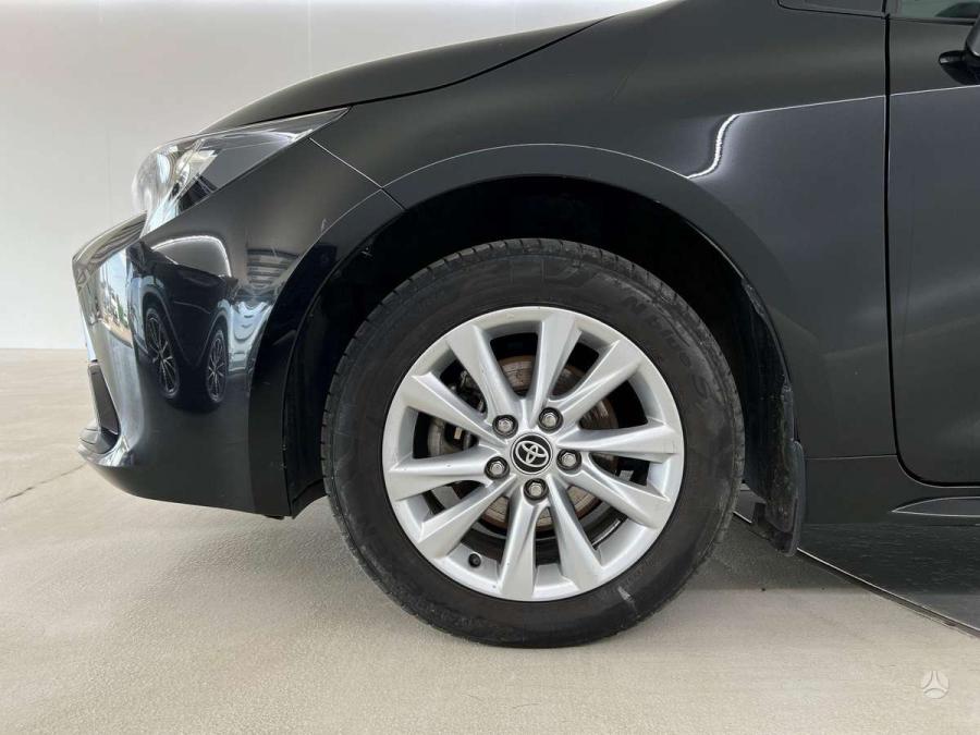 Black Toyota Corolla 2023 in Vilnius, with an engine capacity of 1.80 L and mileage of 72 thousand km for 21900 €, photo 16 on AUTOMOTO.COM.LV