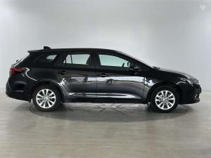 Black Toyota Corolla 2023 in Vilnius, with an engine capacity of 1.80 L and mileage of 72 thousand km for 21900 €, photo 17 on AUTOMOTO.COM.LV