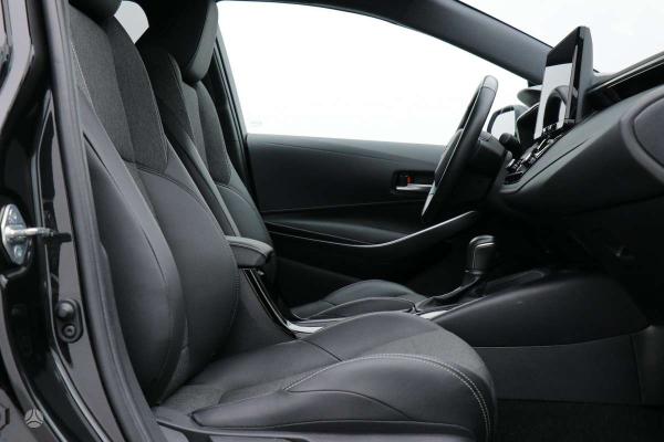 Black Toyota Corolla 2024 in Vilnius, with an engine capacity of 1.80 L and mileage of 29 thousand km for 26990 €, photo 9 on AUTOMOTO.COM.LV