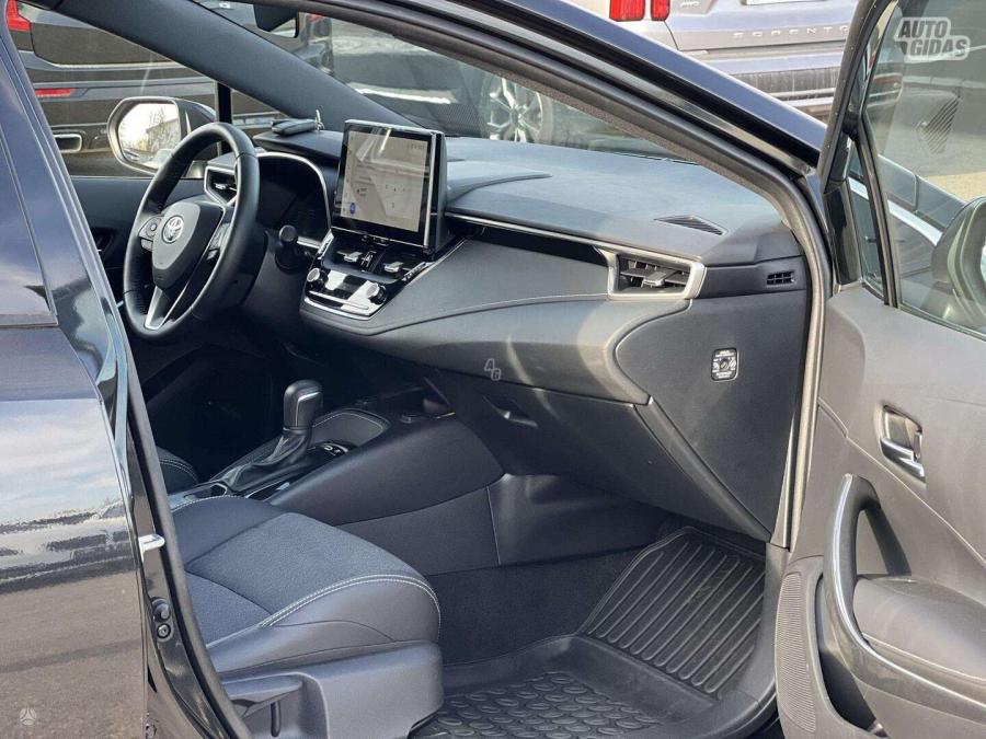 Black Toyota Corolla 2025 in Marijampole, with an engine capacity of 1.80 L and mileage of 32 thousand km for 24450 €, photo 18 on AUTOMOTO.COM.LV