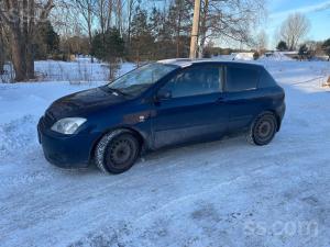 Zils Toyota Corolla 2003 Liepāja, ar dzinēja tilpumu 2.00 L un nobraukumu 219 tūkst. km par 1200 €, foto 3 vietnē AUTOMOTO.COM.LV