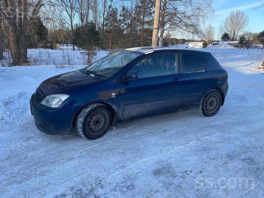 Zils Toyota Corolla 2003 Liepāja, ar dzinēja tilpumu 2.00 L un nobraukumu 219 tūkst. km par 1200 €, foto 3 vietnē AUTOMOTO.COM.LV