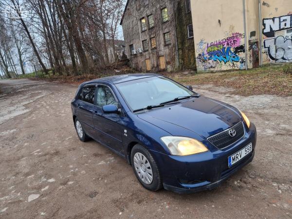 Blue Toyota Corolla 2002 in Klaipeda, with an engine capacity of 2.00 L and mileage of 220 thousand km for 500 €, photo 2 on AUTOMOTO.COM.LV