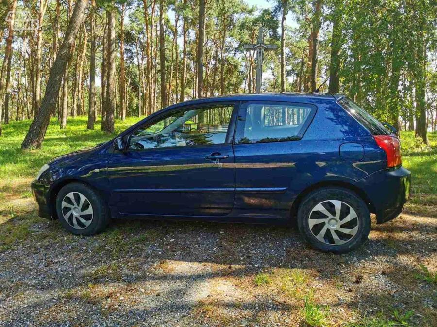 Zils Toyota Corolla 2002 Kaišiadorys, ar dzinēja tilpumu 1.40 L un nobraukumu 205 tūkst. km par 990 €, foto 6 vietnē AUTOMOTO.COM.LV