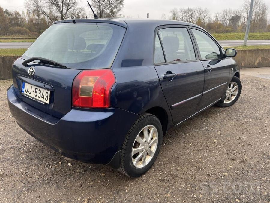 Синий Тойота Королла 2002 в Екабпилс, объемом двигателя 2.00 л и пробегом 246 тыс. км за 1300 €, фото 3 на AUTOMOTO.COM.LV