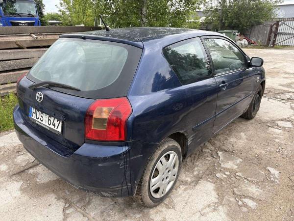 Blue Toyota Corolla 2002 in Vilnius, with an engine capacity of 1.40 L and mileage of 131 thousand km for 550 €, photo 1 on AUTOMOTO.COM.LV