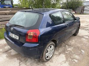 Zils Toyota Corolla 2002 Viļņa, ar dzinēja tilpumu 1.40 L un nobraukumu 131 tūkst. km par 550 €, foto  vietnē AUTOMOTO.COM.LV