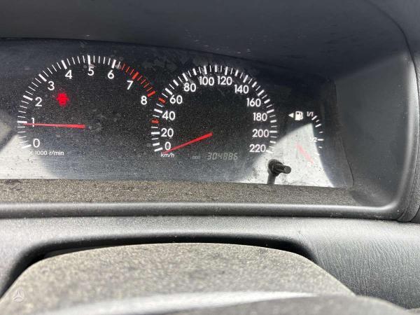 Blue Toyota Corolla 2002 in Vilnius, with an engine capacity of 1.40 L and mileage of 131 thousand km for 550 €, photo 5 on AUTOMOTO.COM.LV