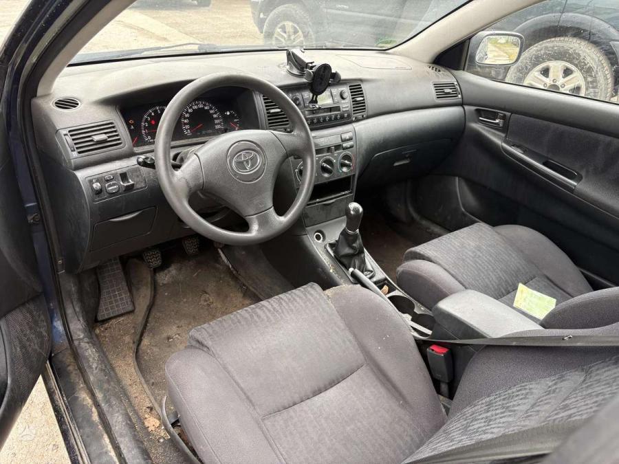 Zils Toyota Corolla 2002 Viļņa, ar dzinēja tilpumu 1.40 L un nobraukumu 131 tūkst. km par 550 €, foto 7 vietnē AUTOMOTO.COM.LV