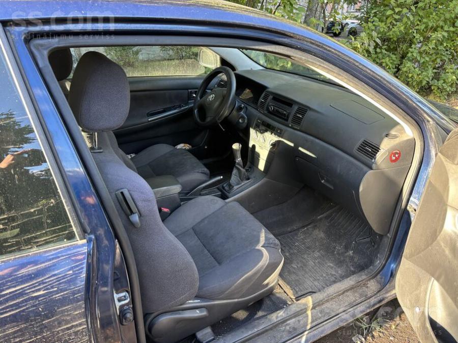 Blue Toyota Corolla 2002 in Riga, with an engine capacity of 1.40 L and mileage of 0 thousand km for 450 €, photo 5 on AUTOMOTO.COM.LV