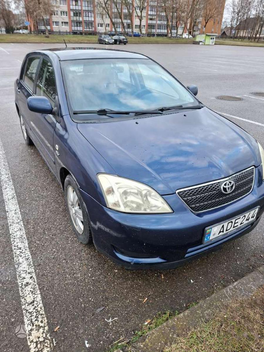 Blue Toyota Corolla 2003 in Jurbarkas, with an engine capacity of 2.00 L and mileage of 314 thousand km for 800 €, photo 1 on AUTOMOTO.COM.LV