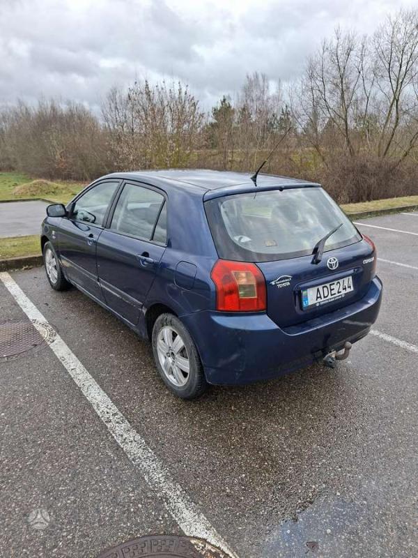 Blue Toyota Corolla 2003 in Jurbarkas, with an engine capacity of 2.00 L and mileage of 314 thousand km for 800 €, photo 5 on AUTOMOTO.COM.LV