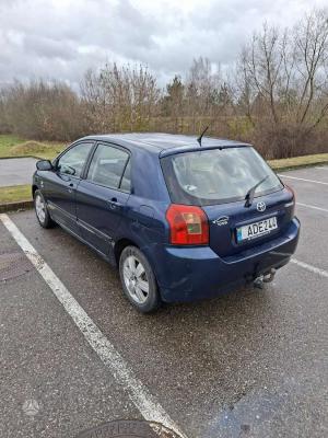 Blue Toyota Corolla 2003 in Jurbarkas, with an engine capacity of 2.00 L and mileage of 314 thousand km for 800 €, photo 5 on AUTOMOTO.COM.LV