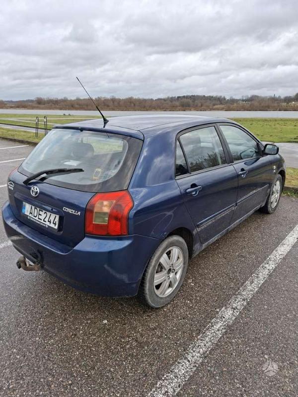 Blue Toyota Corolla 2003 in Jurbarkas, with an engine capacity of 2.00 L and mileage of 314 thousand km for 800 €, photo 6 on AUTOMOTO.COM.LV