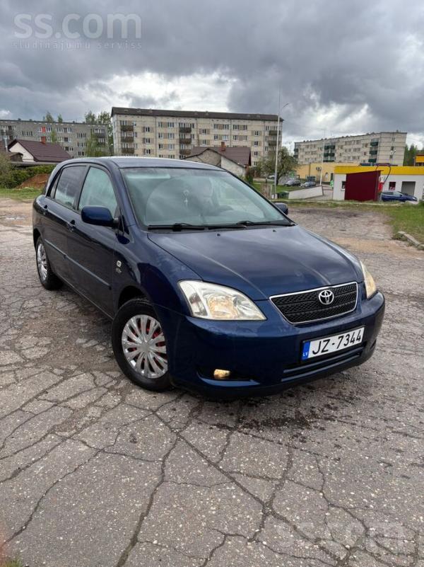 Blue Toyota Corolla 2003 in Kraslava, with an engine capacity of 2.00 L and mileage of 297 thousand km for 1100 €, photo 2 on AUTOMOTO.COM.LV