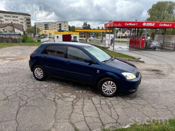 Blue Toyota Corolla 2003 in Kraslava, with an engine capacity of 2.00 L and mileage of 297 thousand km for 1100 €, photo 4 on AUTOMOTO.COM.LV